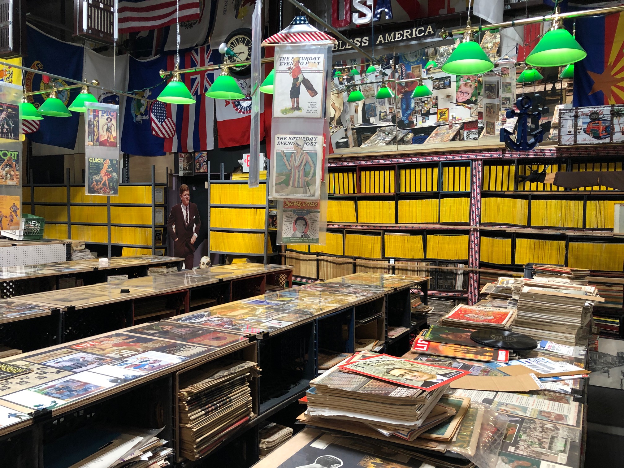 Nostalgia Center – Vintage Magazine Shoppe